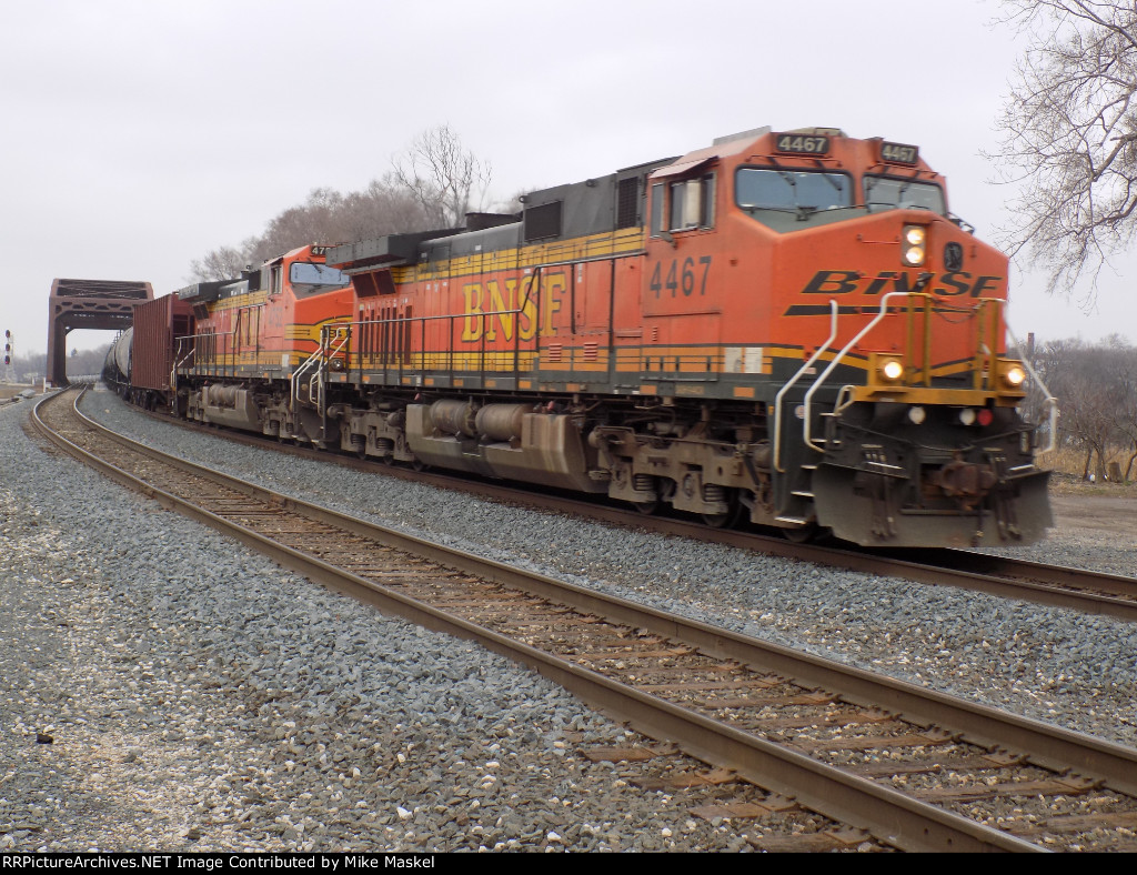 BNSF 4467